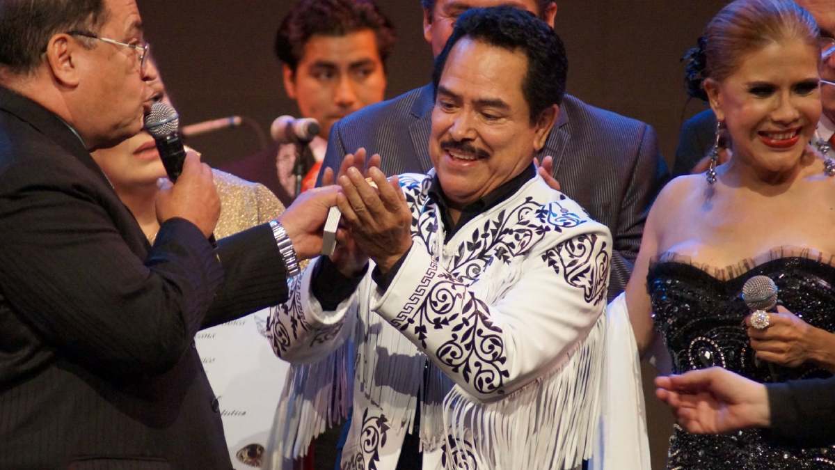 Lorenzo de Monteclaro no puede cantar en EE. UU. y cancela shows por ...